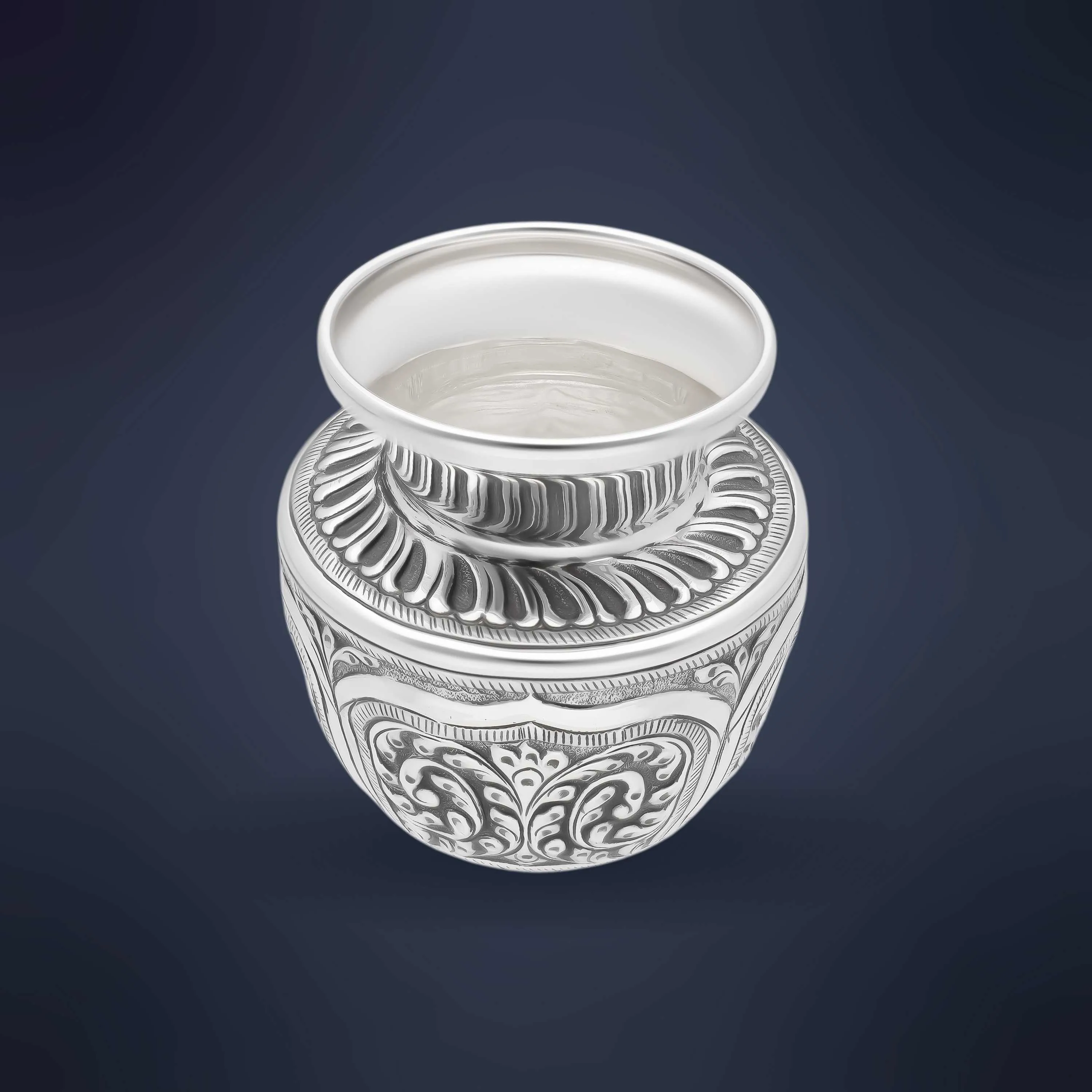 Classic Antique Finished And Detailed Silver Chombu