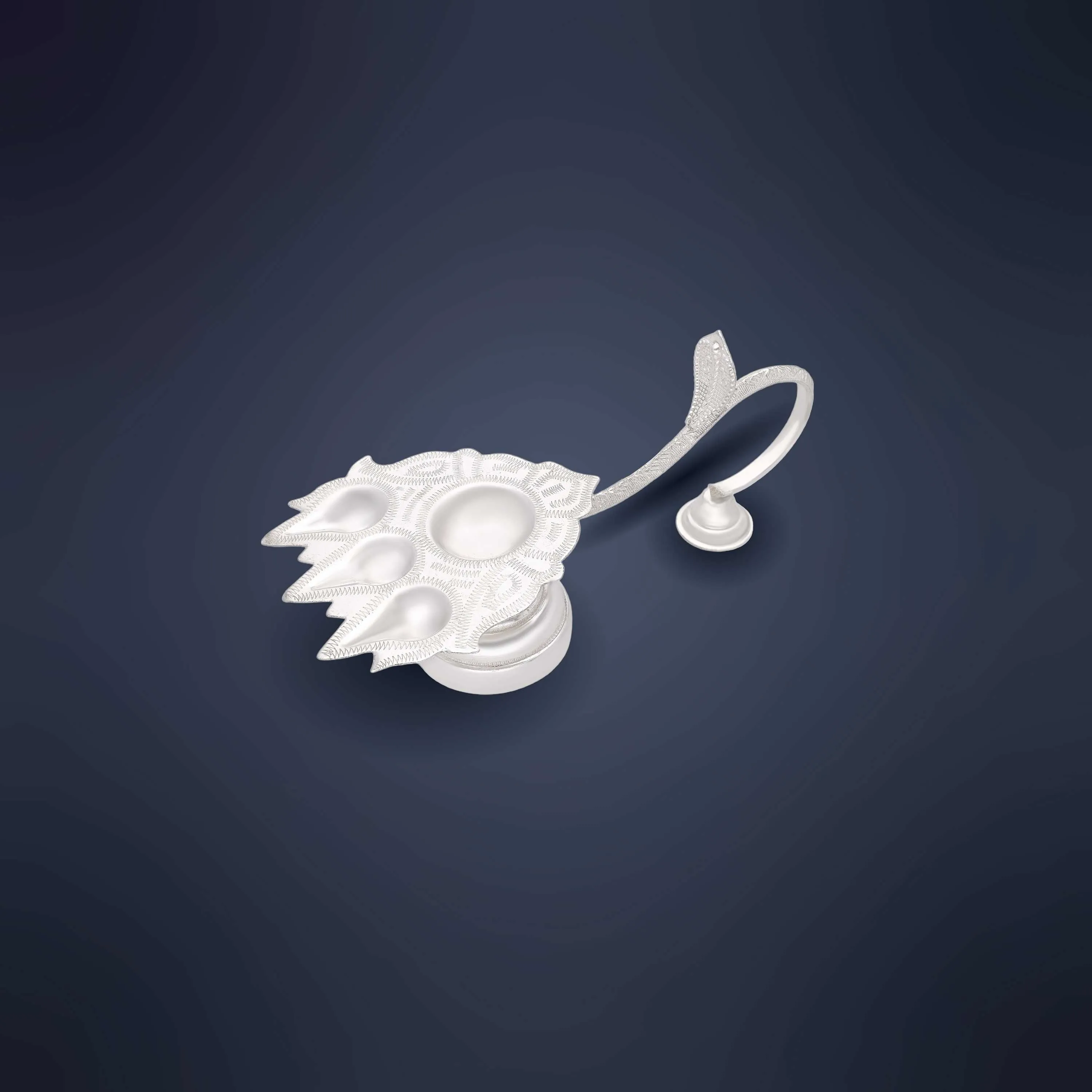 Classic Finely Detailed And Crafted Silver Arathi