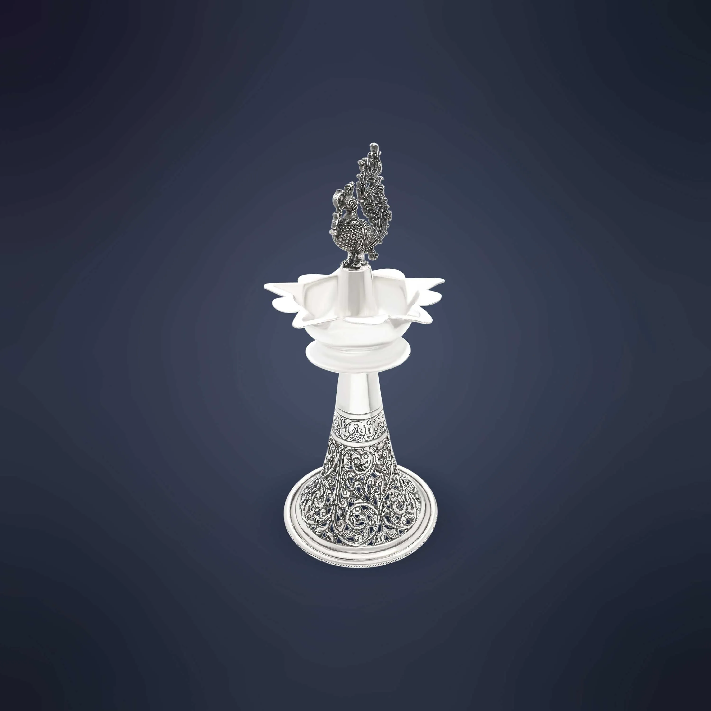 Classic Antique Finished And Detailed Silver Lamp