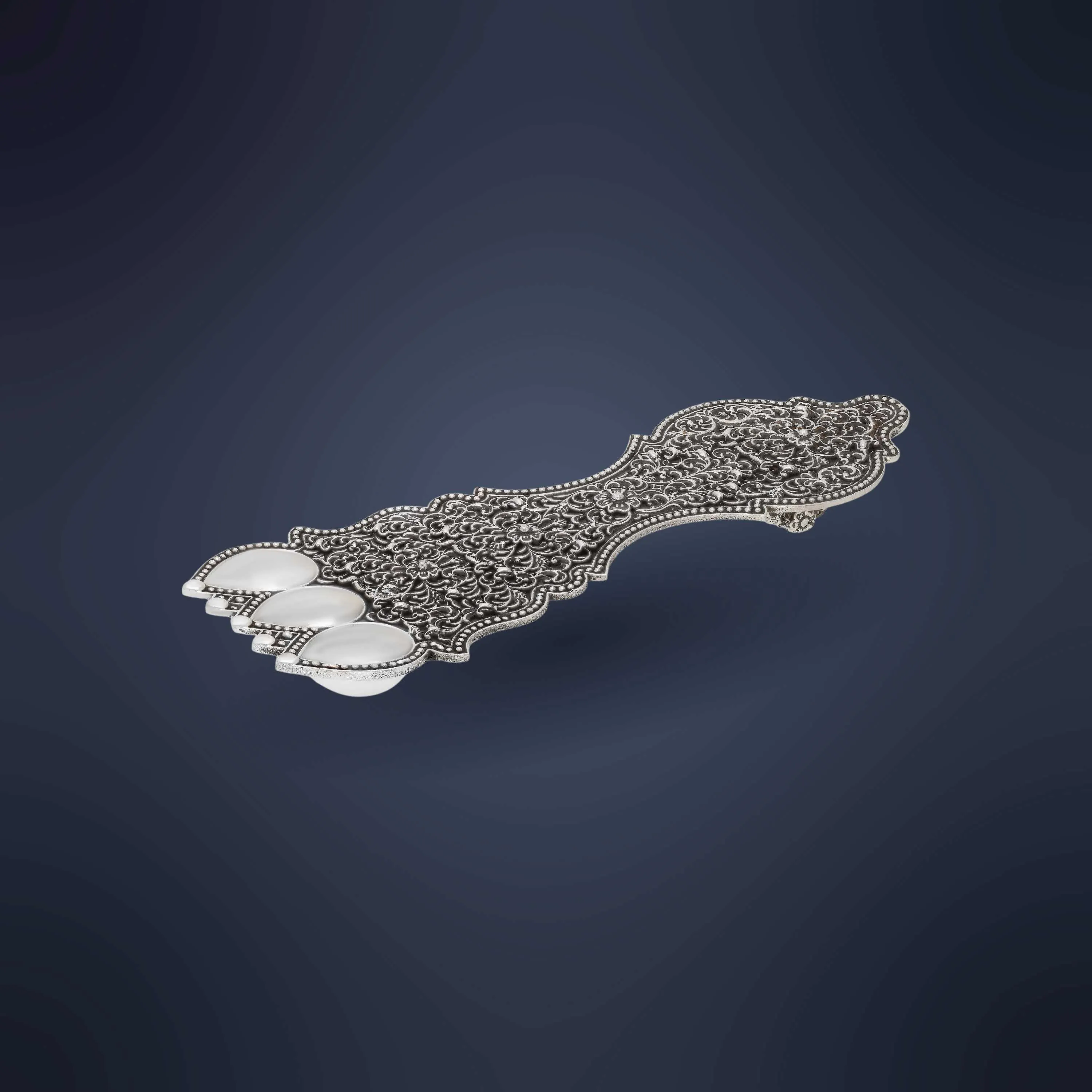 Classic Antique Finished And Detailed Silver Arathi