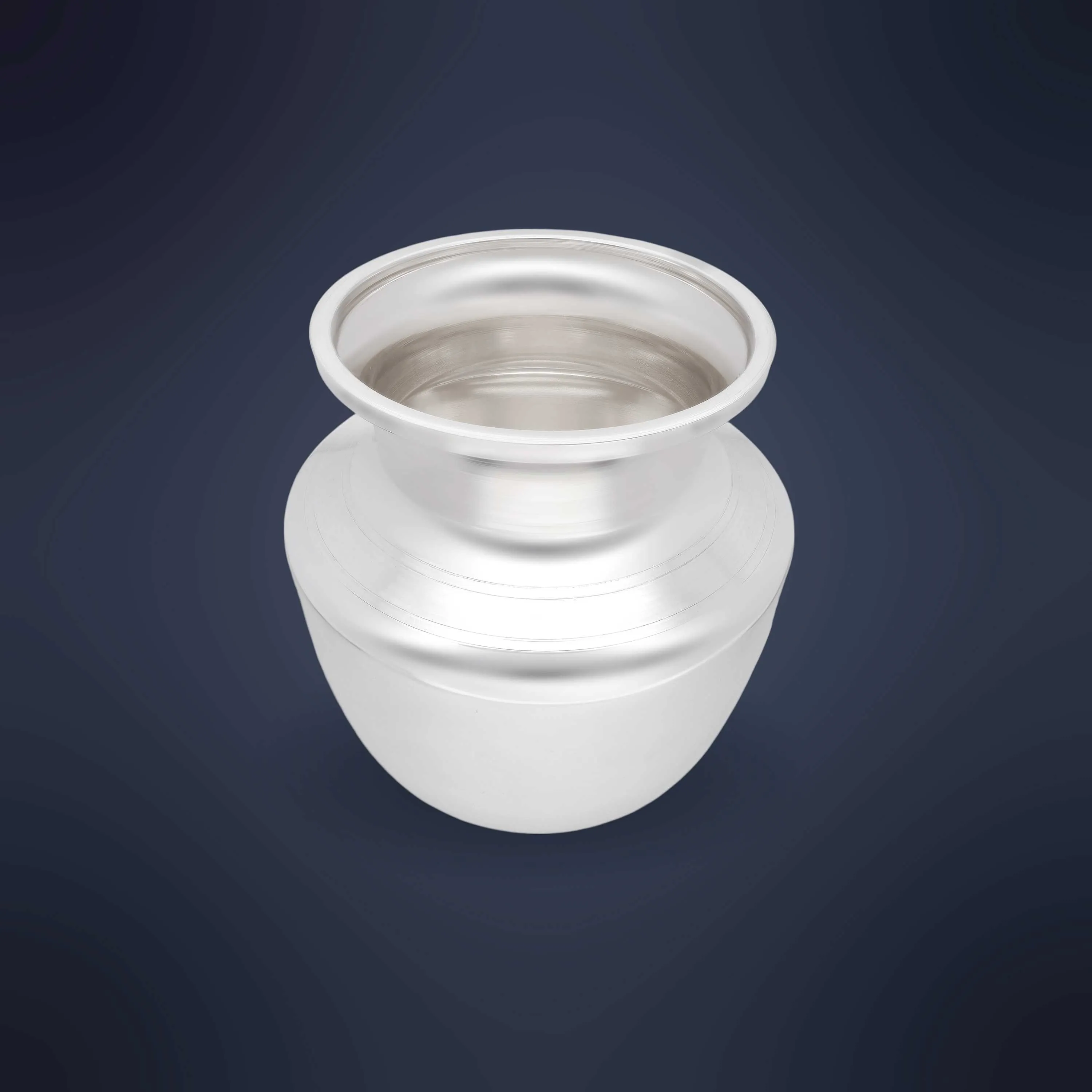 Classic Finely Detailed And Crafted Silver Chombu