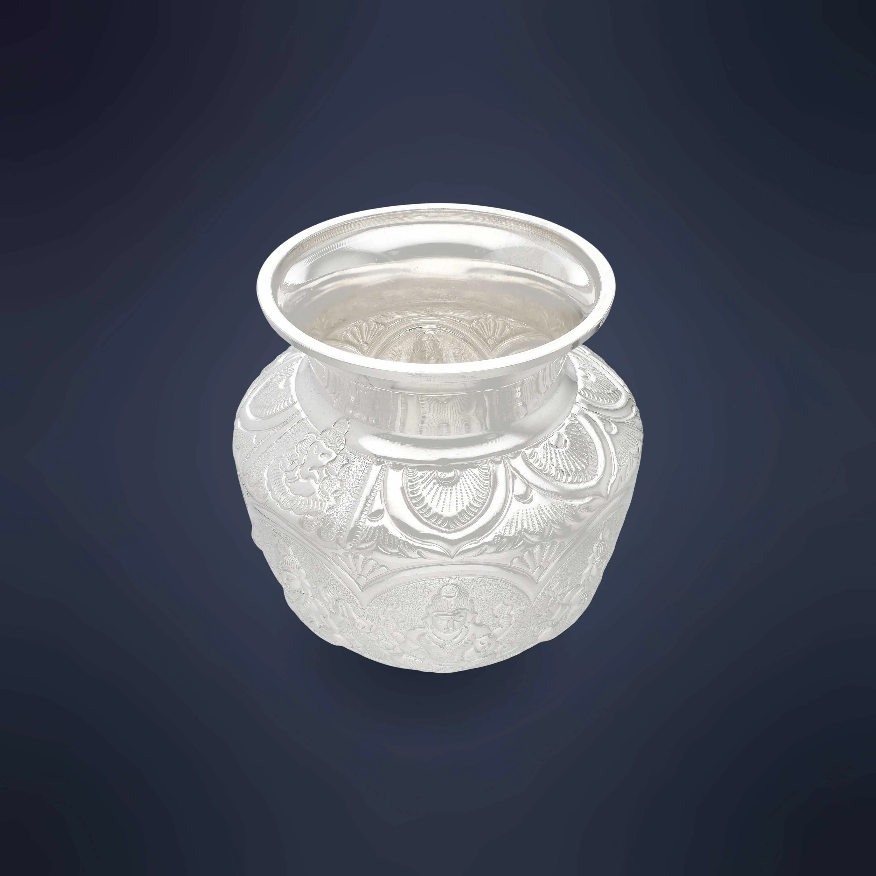 Finely Detailed And Crafted Silver Astalakshmi Chombu