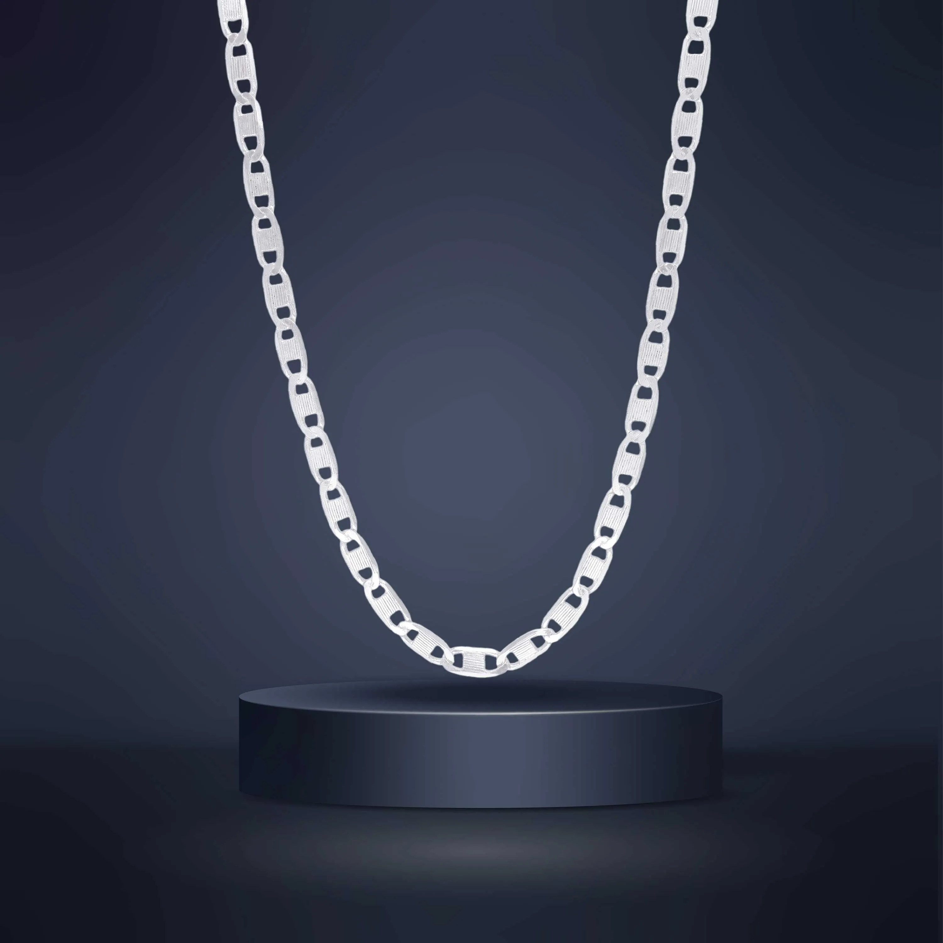 Classic Finely Detailed And Crafted Silver Chain