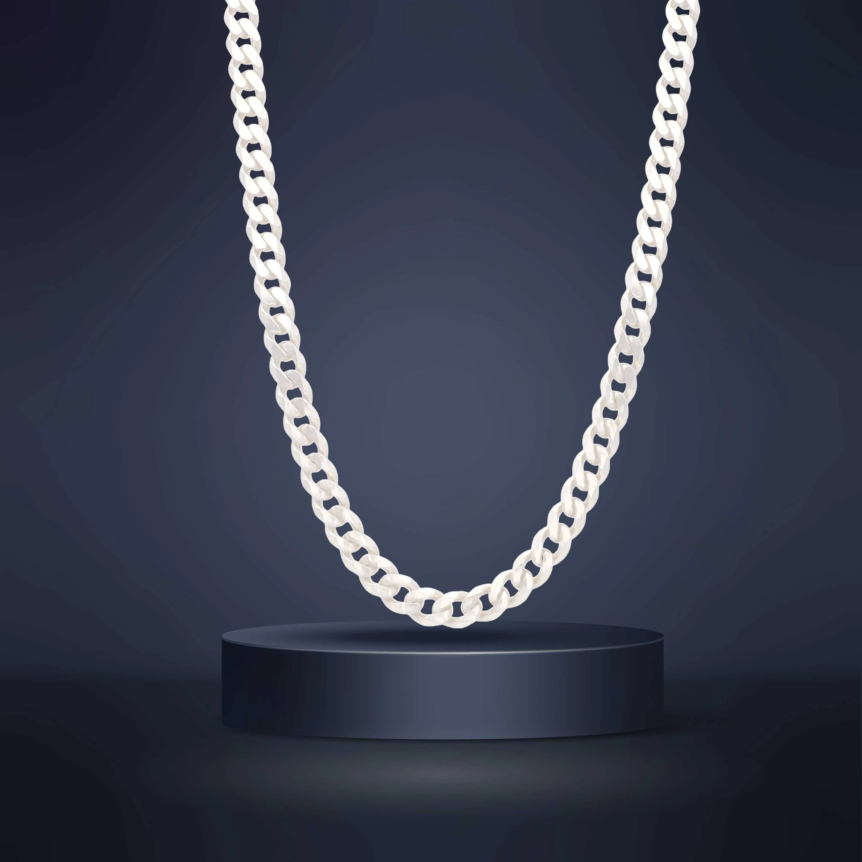 Classic Finely Detailed And Crafted Silver Chain