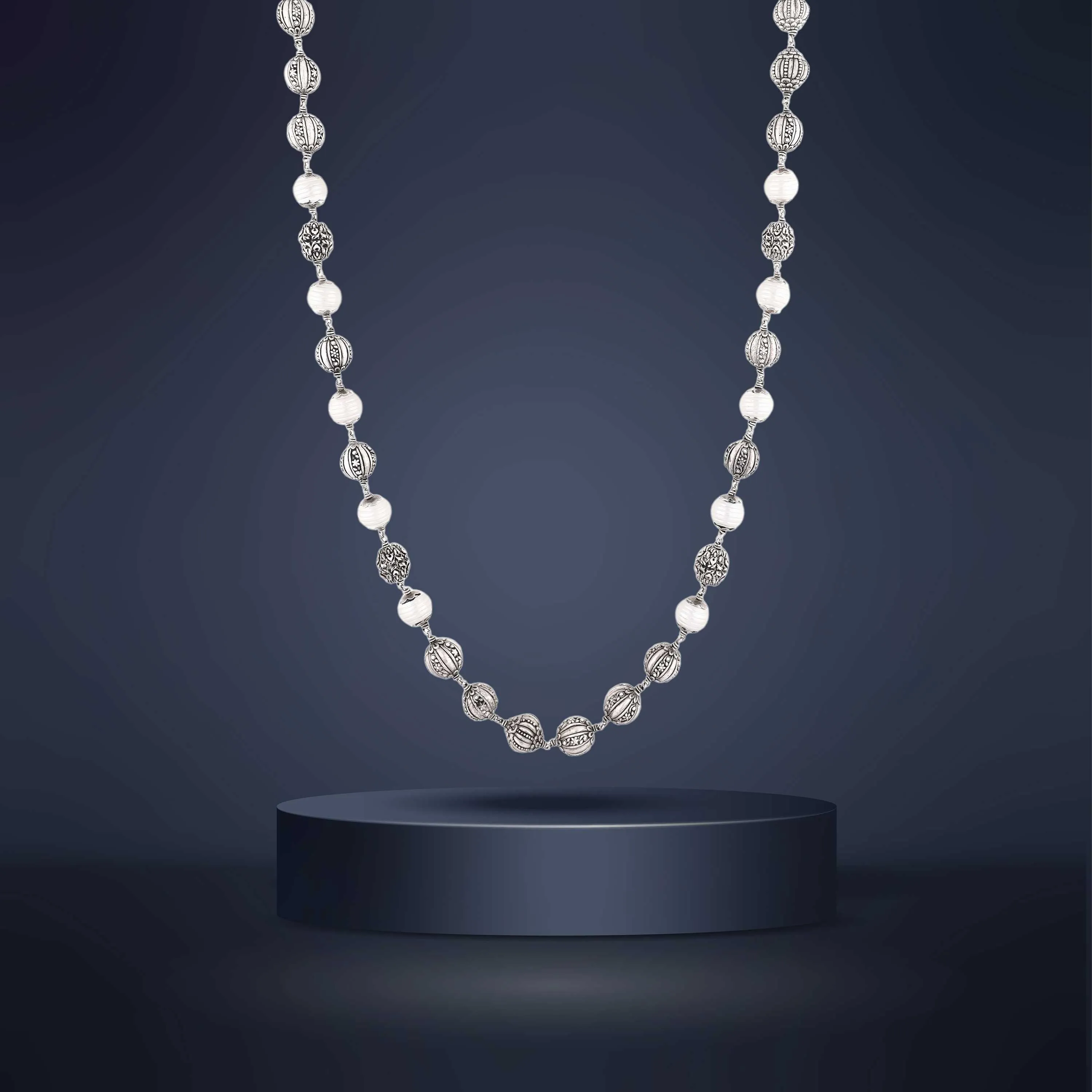 Classic Finely Detailed And Crafted Silver Necklace Set