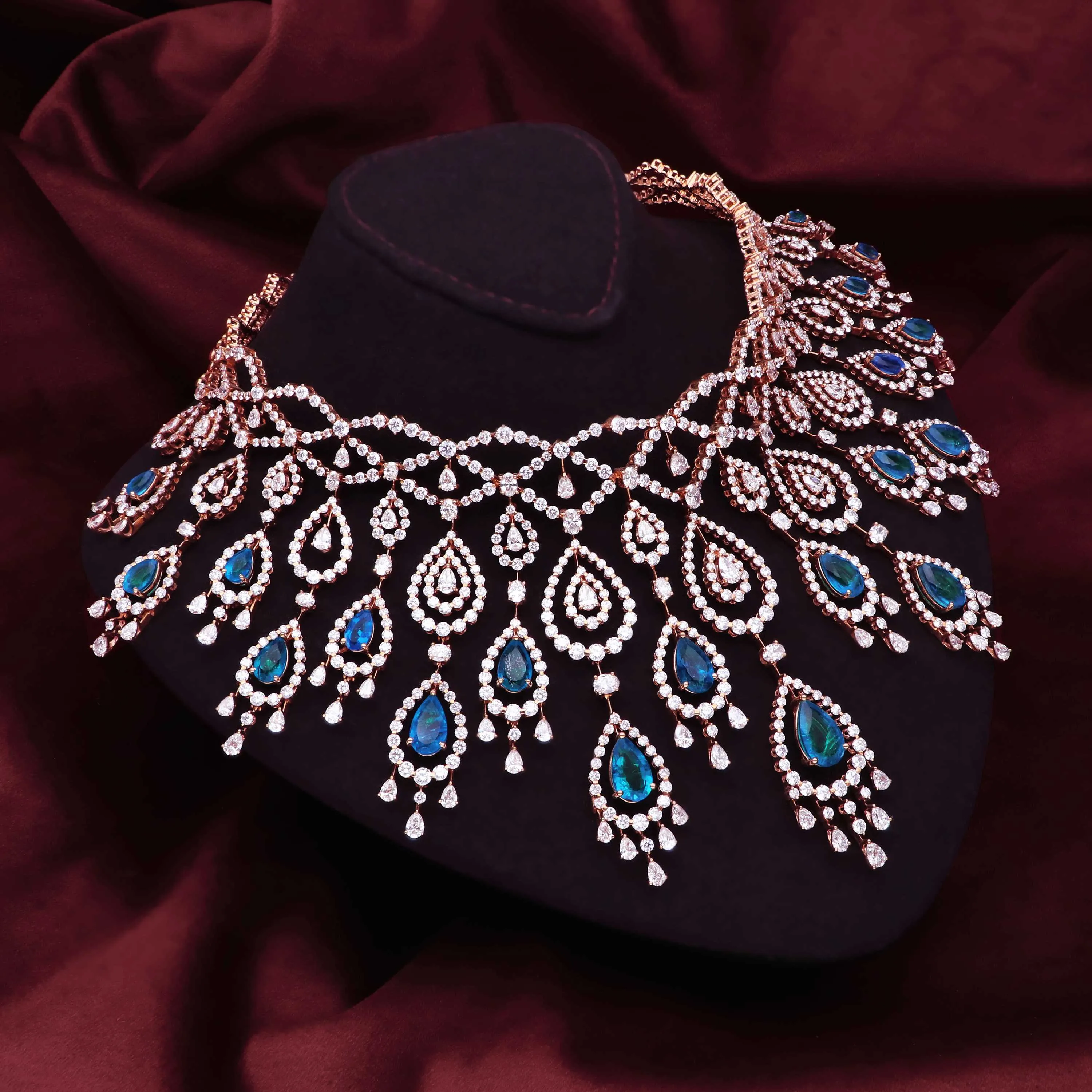 Exquisite Eye-Catching 18KT Diamond Necklace