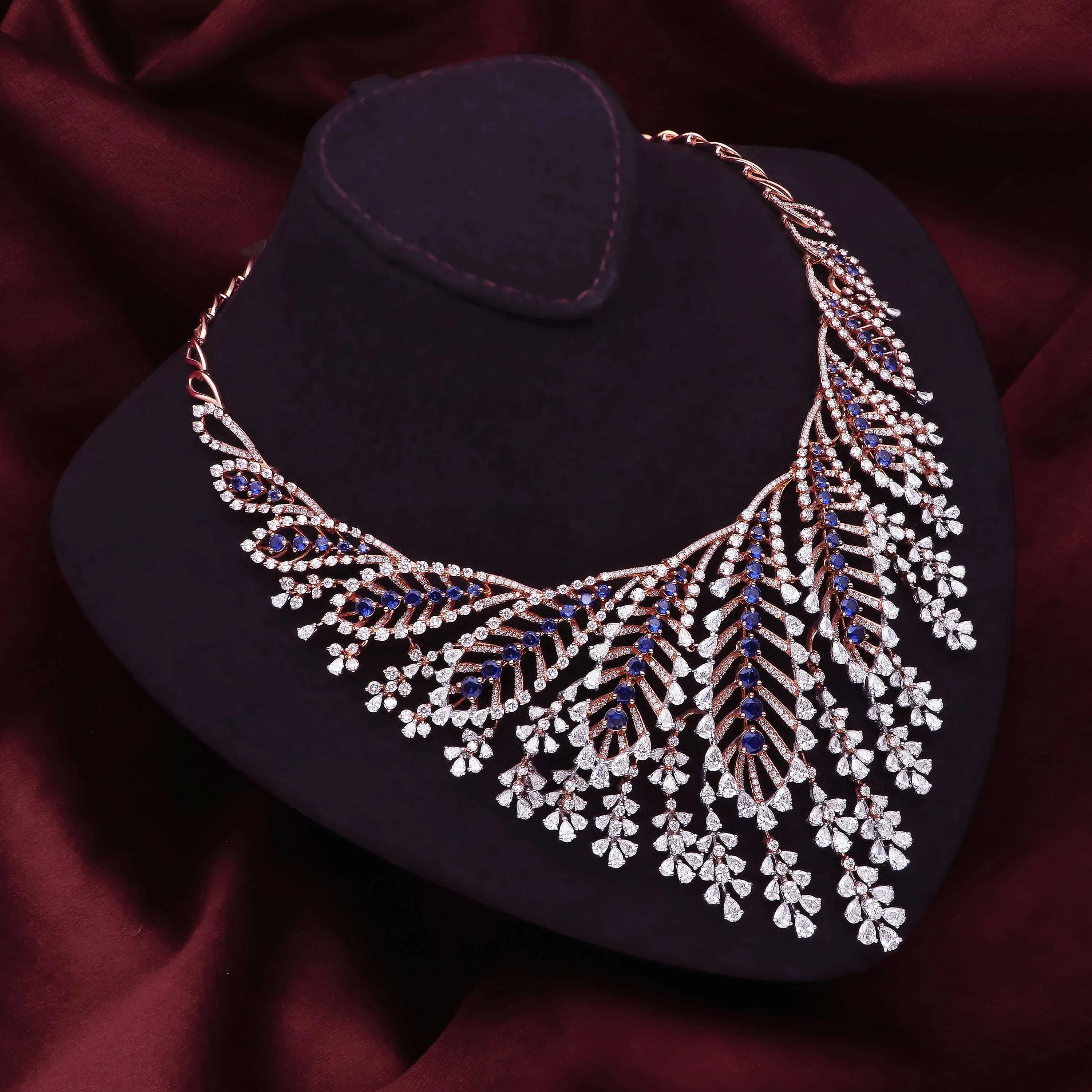 Exquisite Contemporary Design 18KT Diamond Necklace